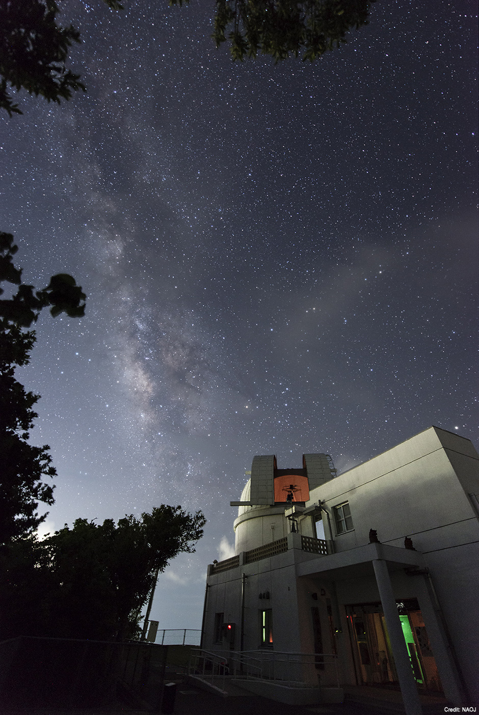 Ishigakijima Astronomical Observatory and the Summer Milky Way | NAOJ: National Astronomical ...