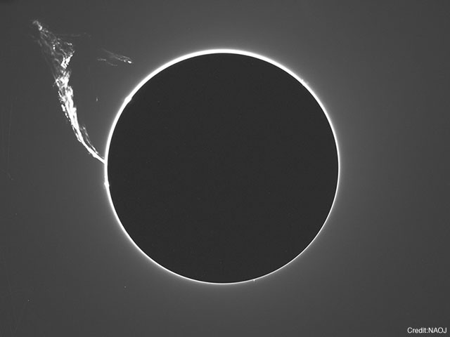 A Huge Erupting Prominence | NAOJ: National Astronomical Observatory of ...